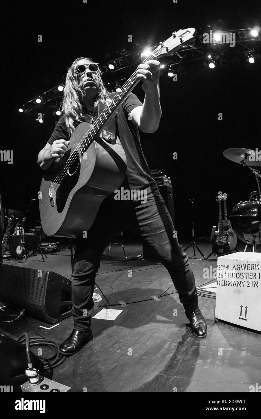 Violent femmes 2016 hi-res stock photography and images - Alamy