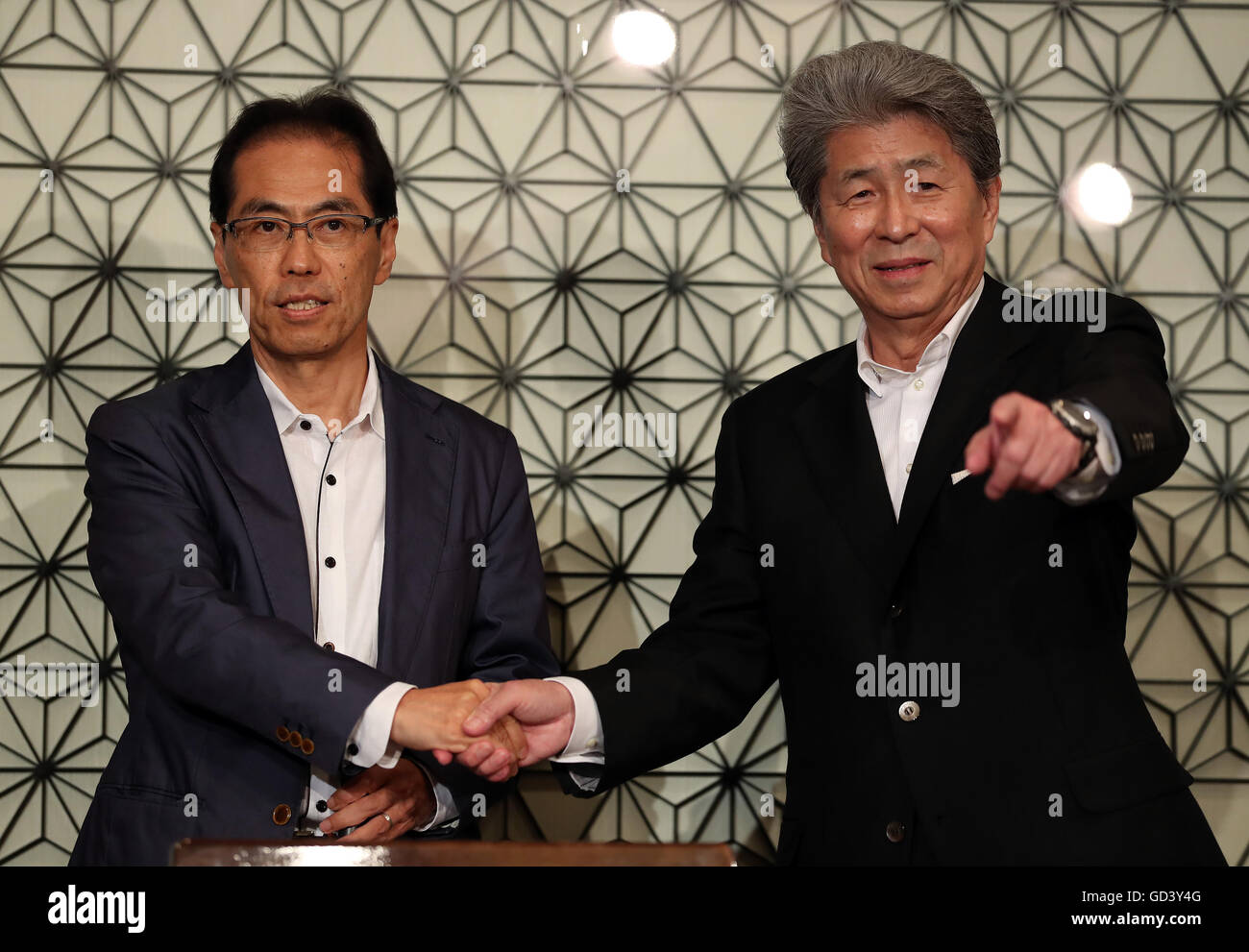 Tokyo, Japan. 12th July, 2016. Former bireaucrat Shigeaki Koga (L ...