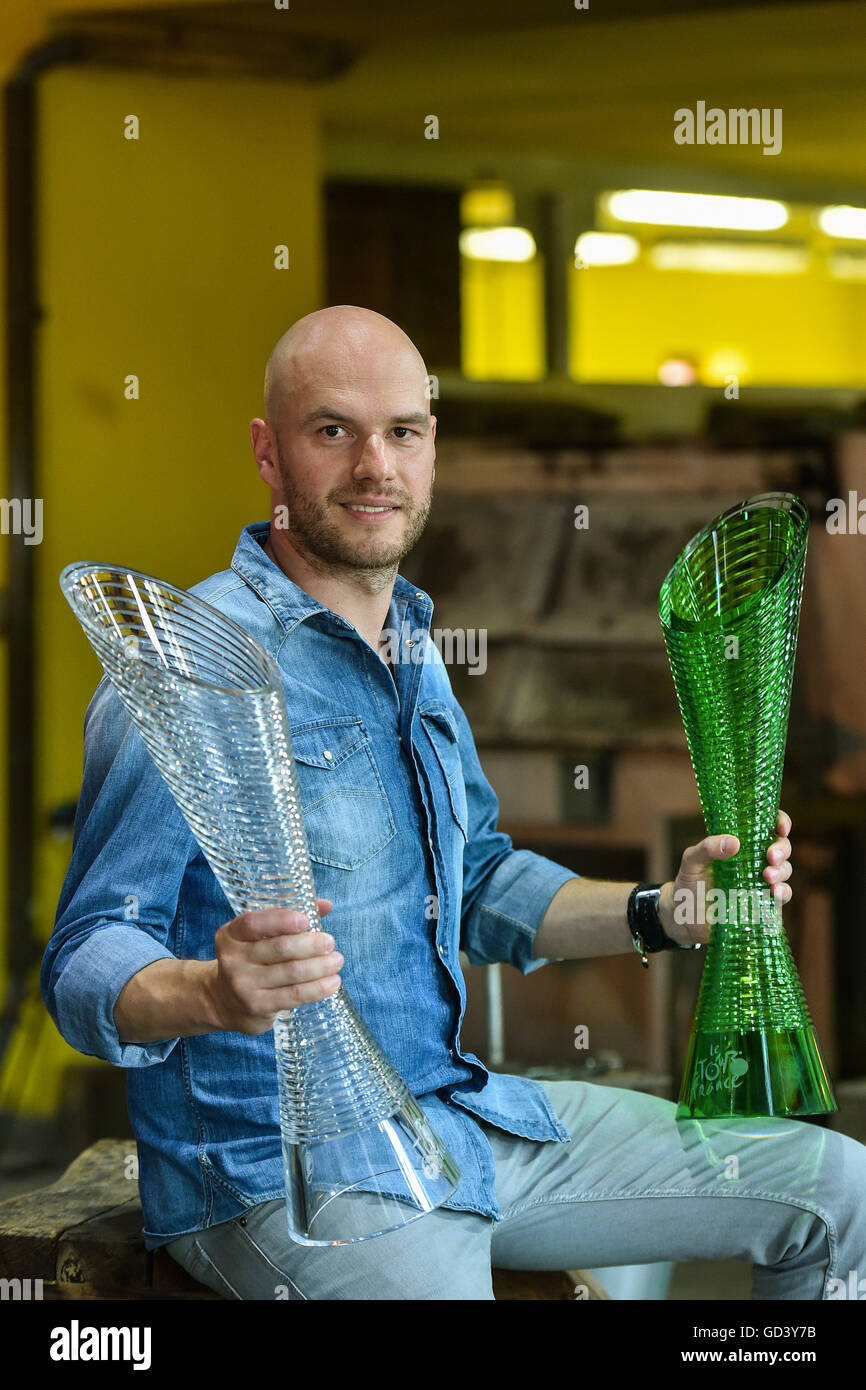 Lindava, Czech Republic. 12th July, 2016. Designer Peter Olah presents the trophies for the ...