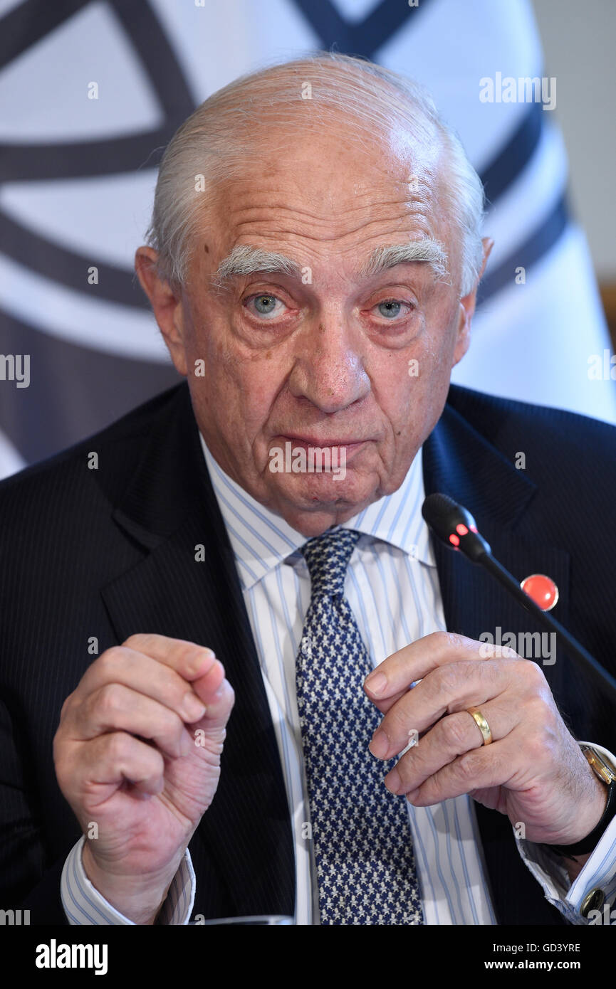 Peter rainer hi-res stock photography and images - Alamy