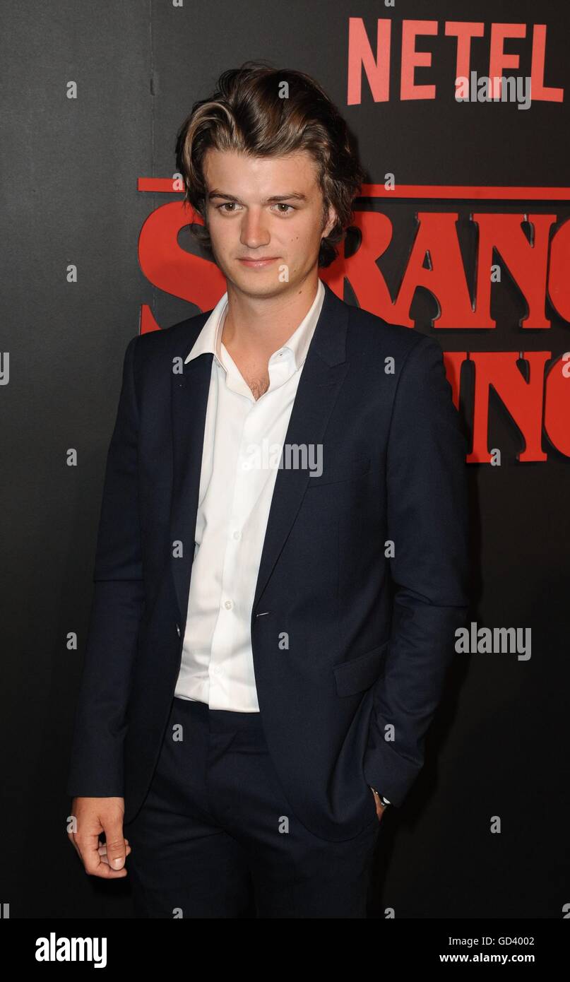 Joe keery hi-res stock photography and images - Alamy