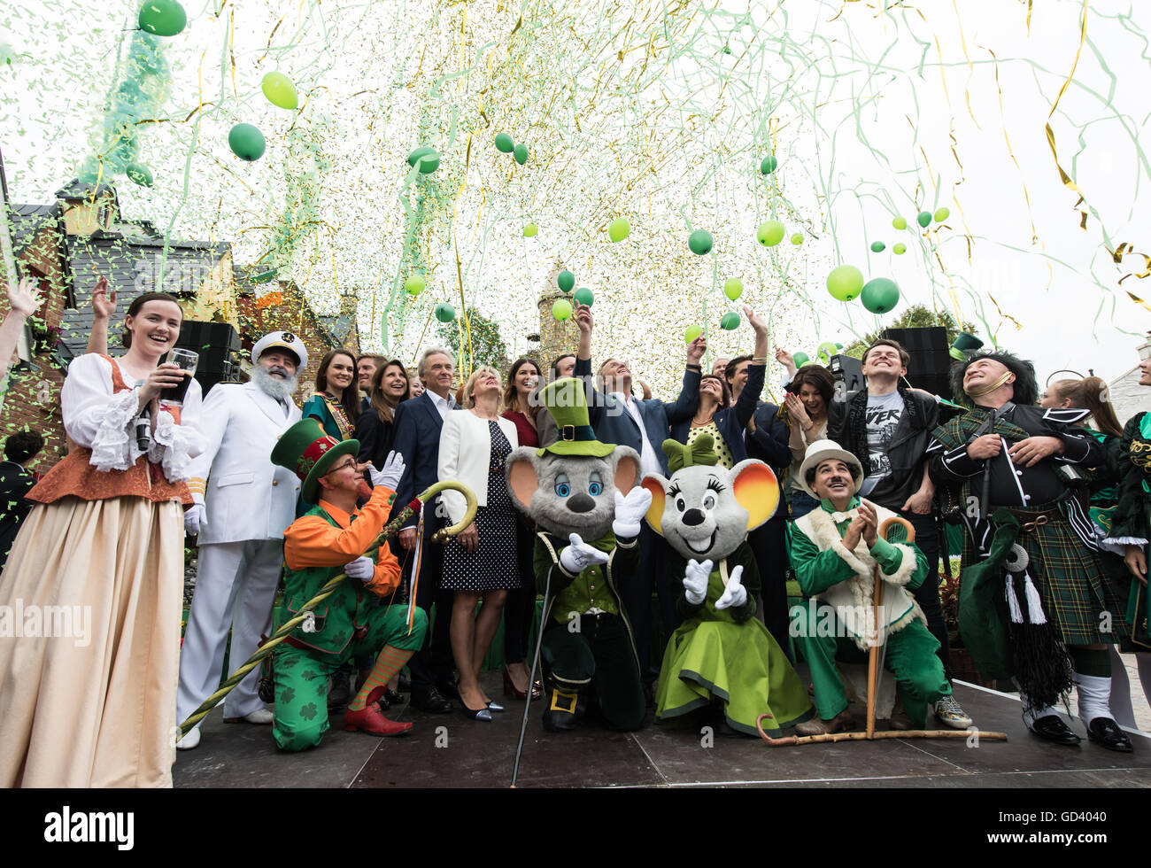 Mack family hi-res stock photography and images - Alamy