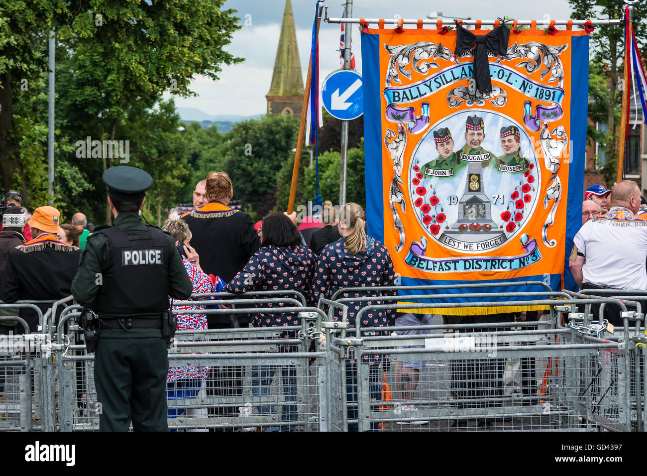 Belfast, UK. 12th July, 2016. Photographs from today's 12th of July ...