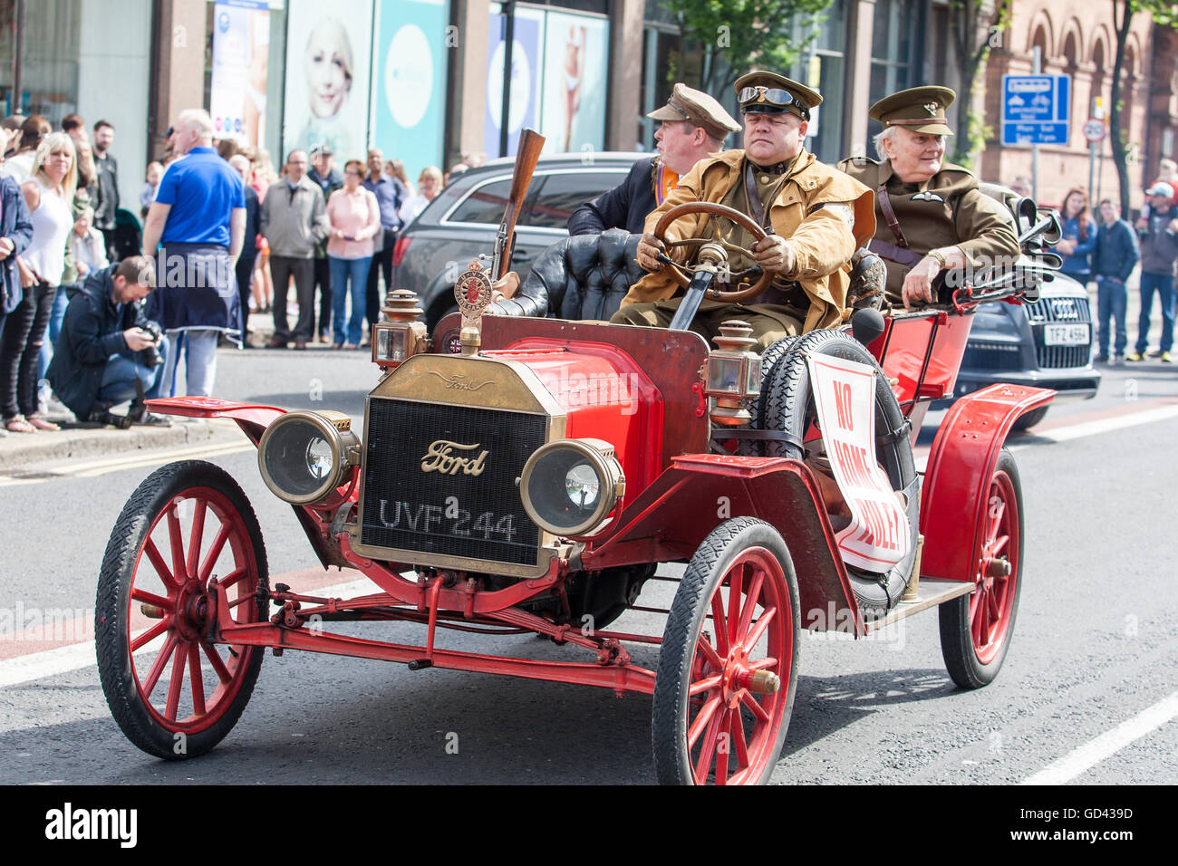 18th Century Dress Men High Resolution Stock Photography and Images - Alamy