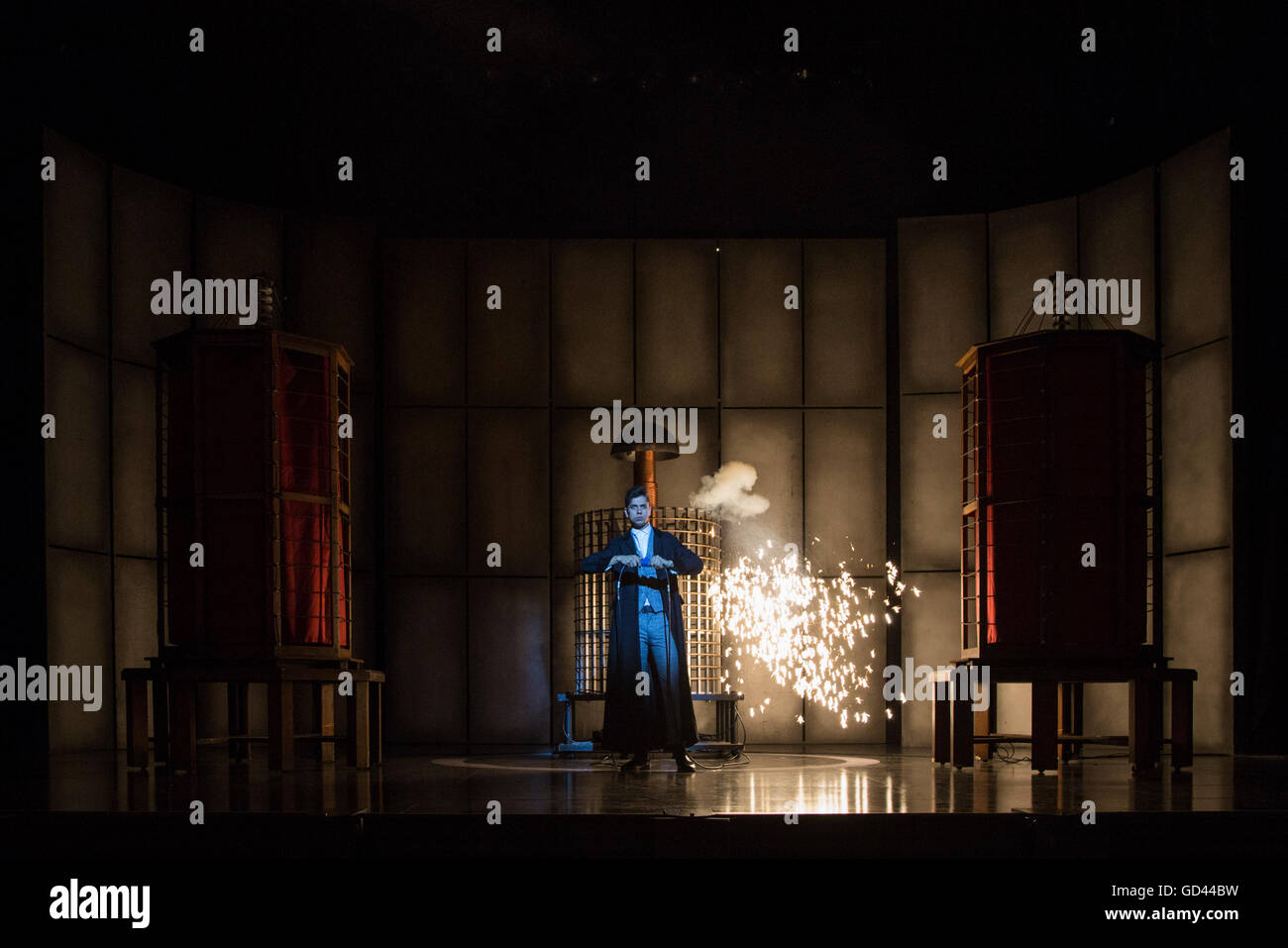 Richard jones magician hi-res stock photography and images - Alamy