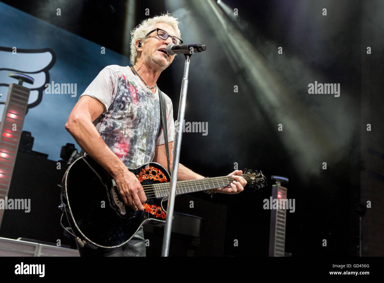 Kevin cronin reo speedwagon hi-res stock photography and images - Alamy