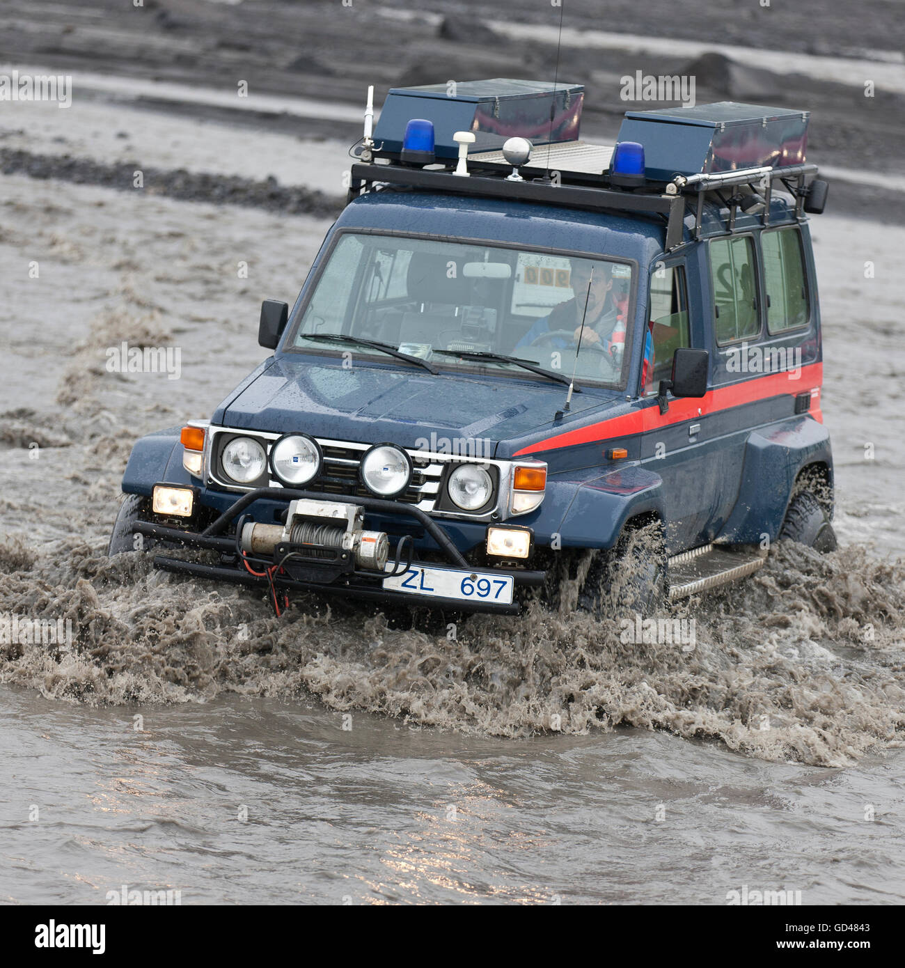 Jeep crossing the Mulakvisl river in Myrdalssandur, Iceland Stock Photo ...
