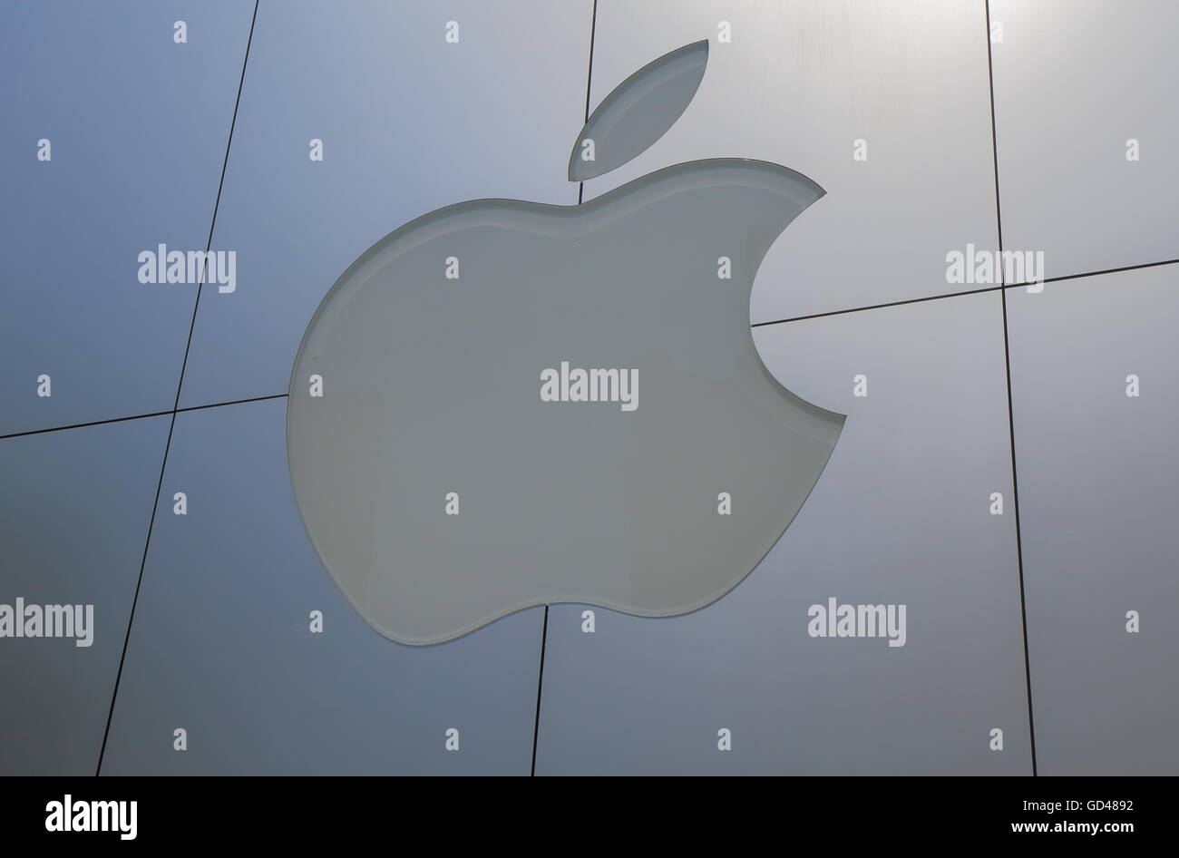 Apple computer logo hi-res stock photography and images - Alamy