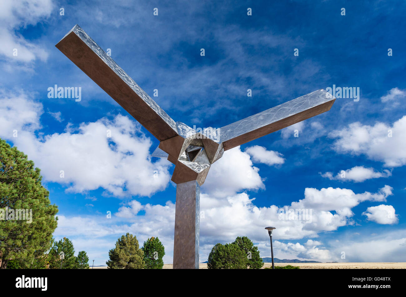 Statue at the Very Large Array (VLA) visitor center, Plains of San ...