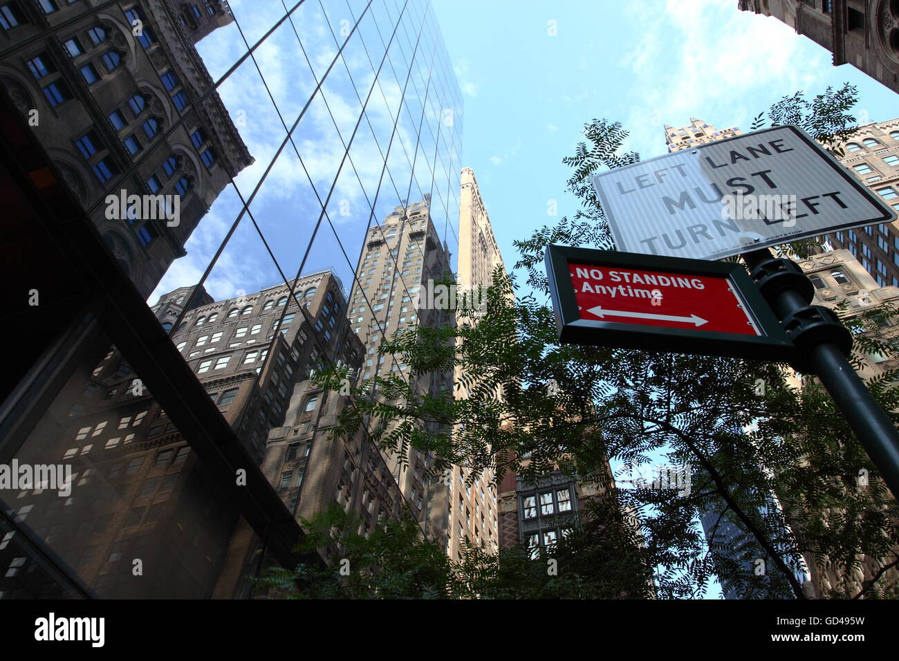 Windows contrast midtown manhattan hi-res stock photography and images ...