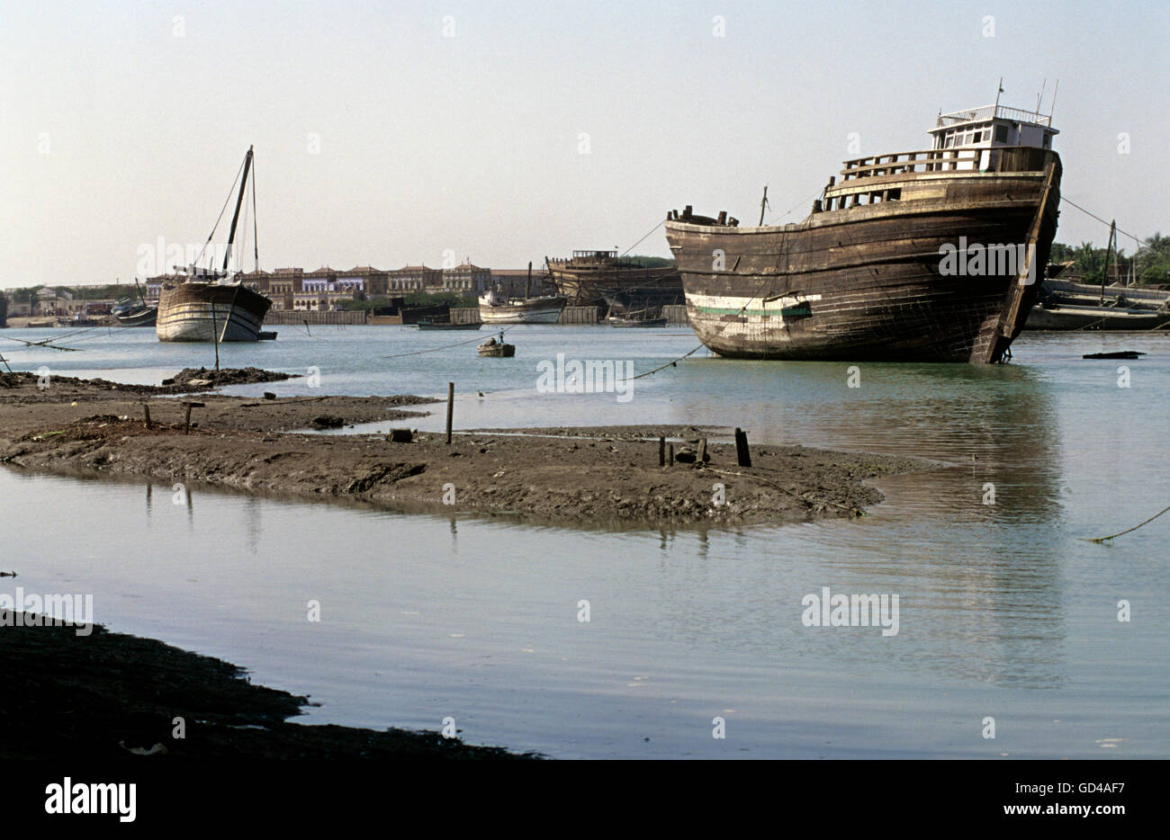 Mandvi ship hi-res stock photography and images - Alamy