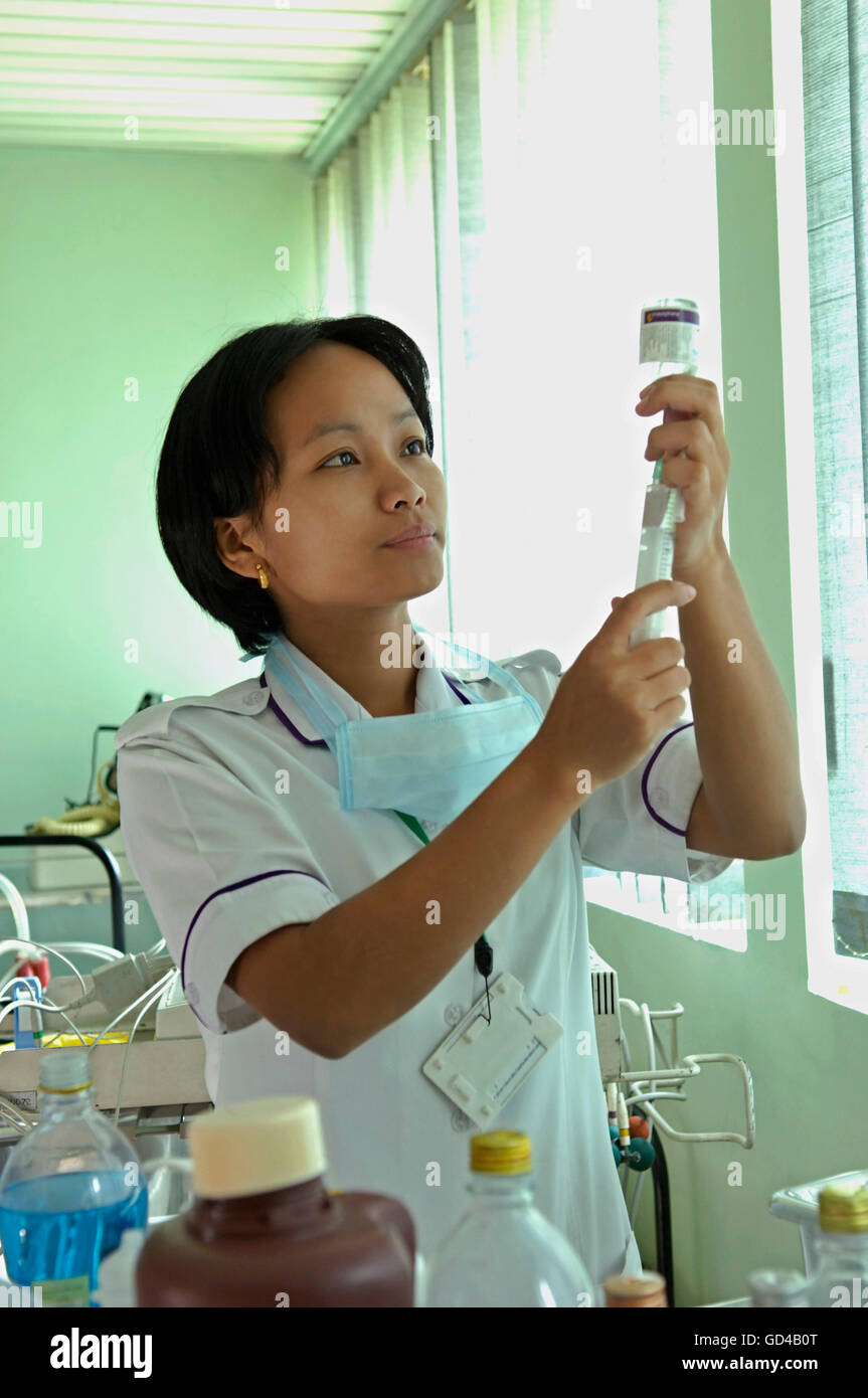 Laboratory women india hi-res stock photography and images - Alamy