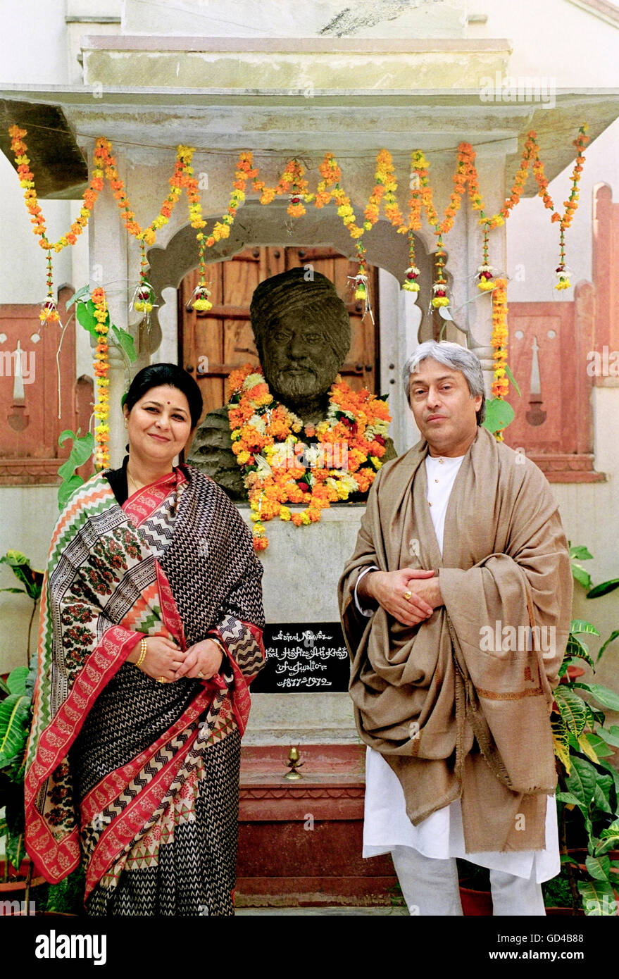 Amjad Ali Khan and family Stock Photo - Alamy