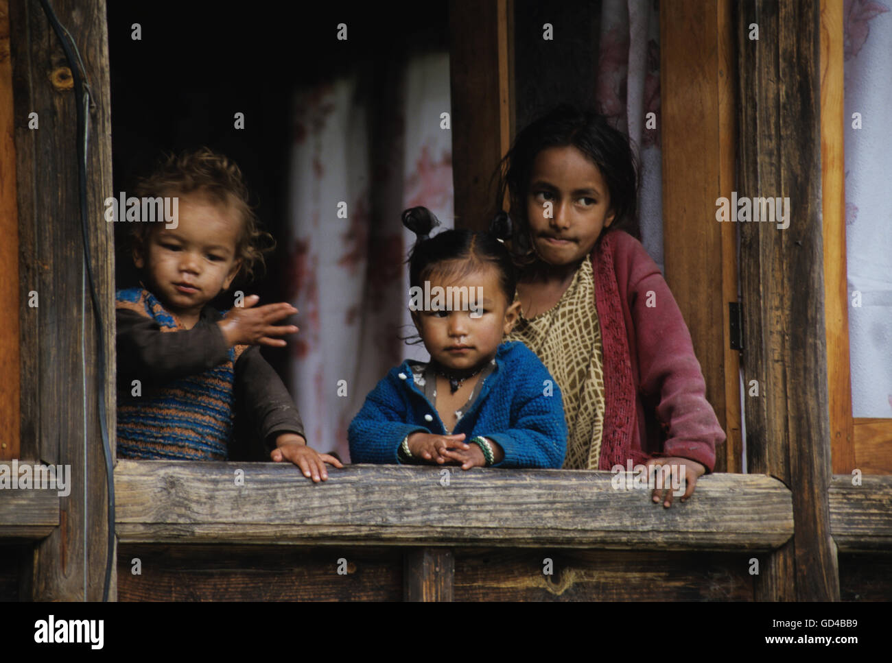 Two children looking through the window Stock Photo - Alamy