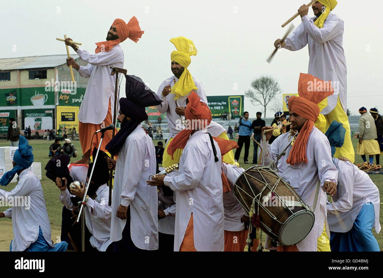 Bhangra folk hi-res stock photography and images - Alamy
