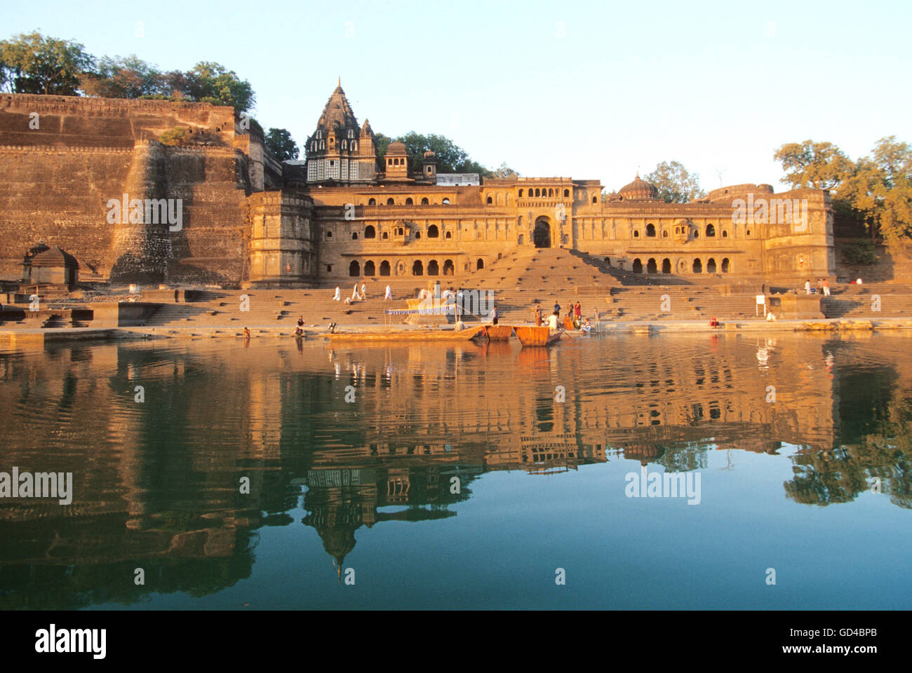 Maheshwar temple narmada hi-res stock photography and images - Alamy