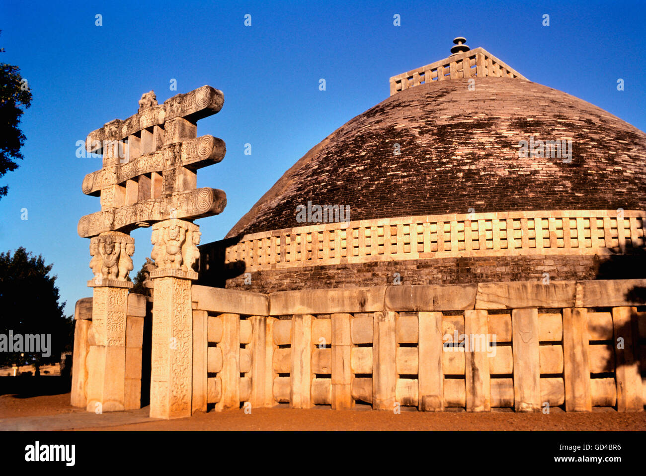 Sanchi stupa carved hi-res stock photography and images - Alamy
