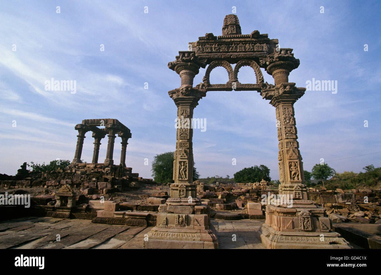 Four pillars sculpture in hi-res stock photography and images - Alamy