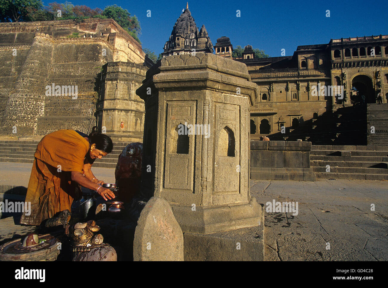 Maheshwar ghat hi-res stock photography and images - Alamy