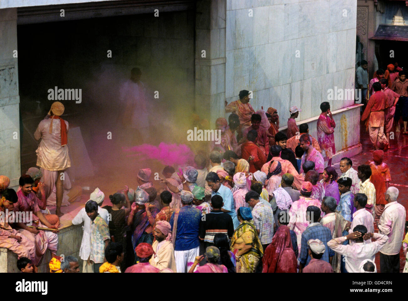 People playing holi Stock Photo - Alamy