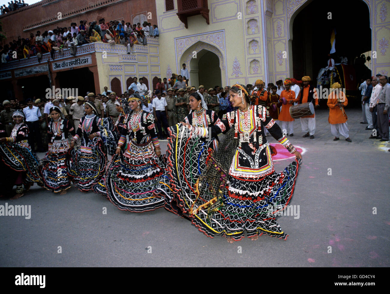 Kalbelia dance hi-res stock photography and images - Alamy