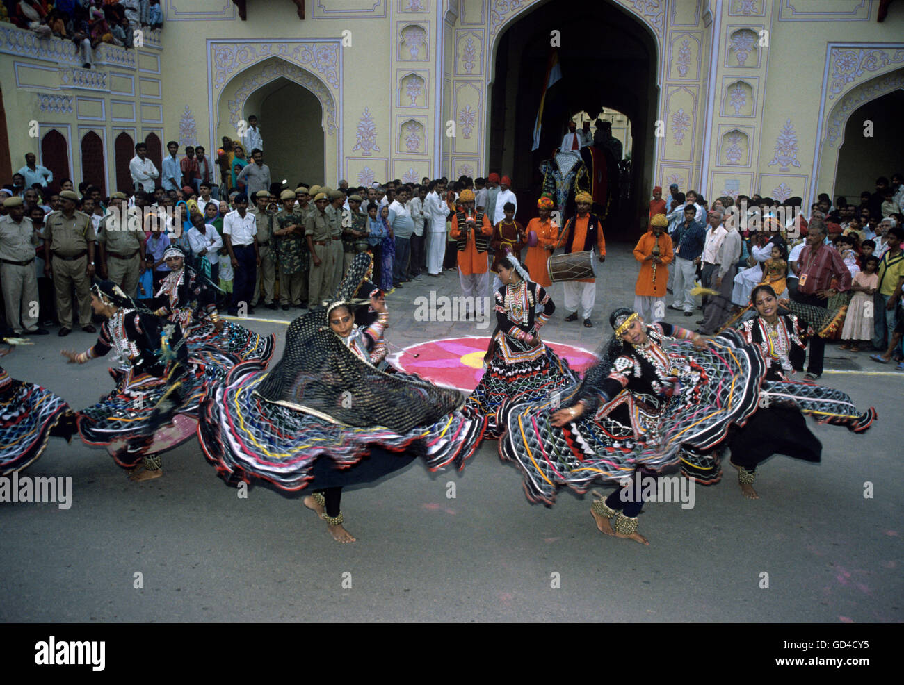Kalbelia dance hi-res stock photography and images - Alamy