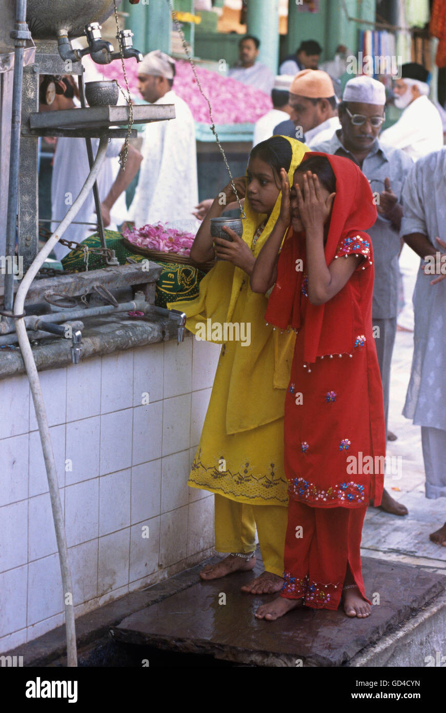 Sacred girls hi-res stock photography and images - Alamy