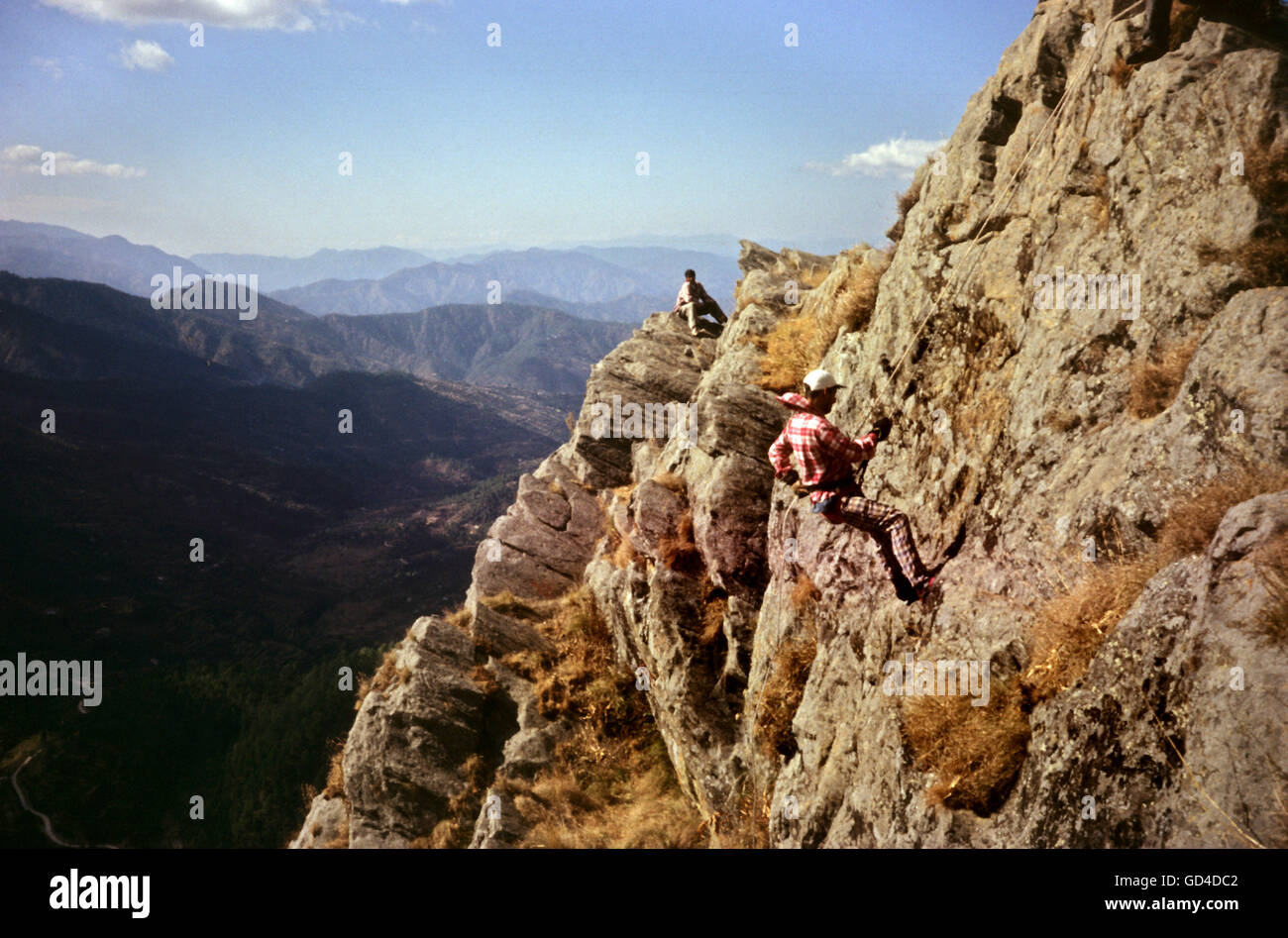 Rappelling down at Choki ki Jhali Stock Photo - Alamy