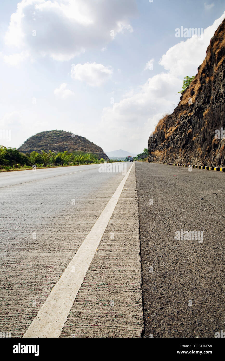 Mumbai pune expressway hi-res stock photography and images - Alamy