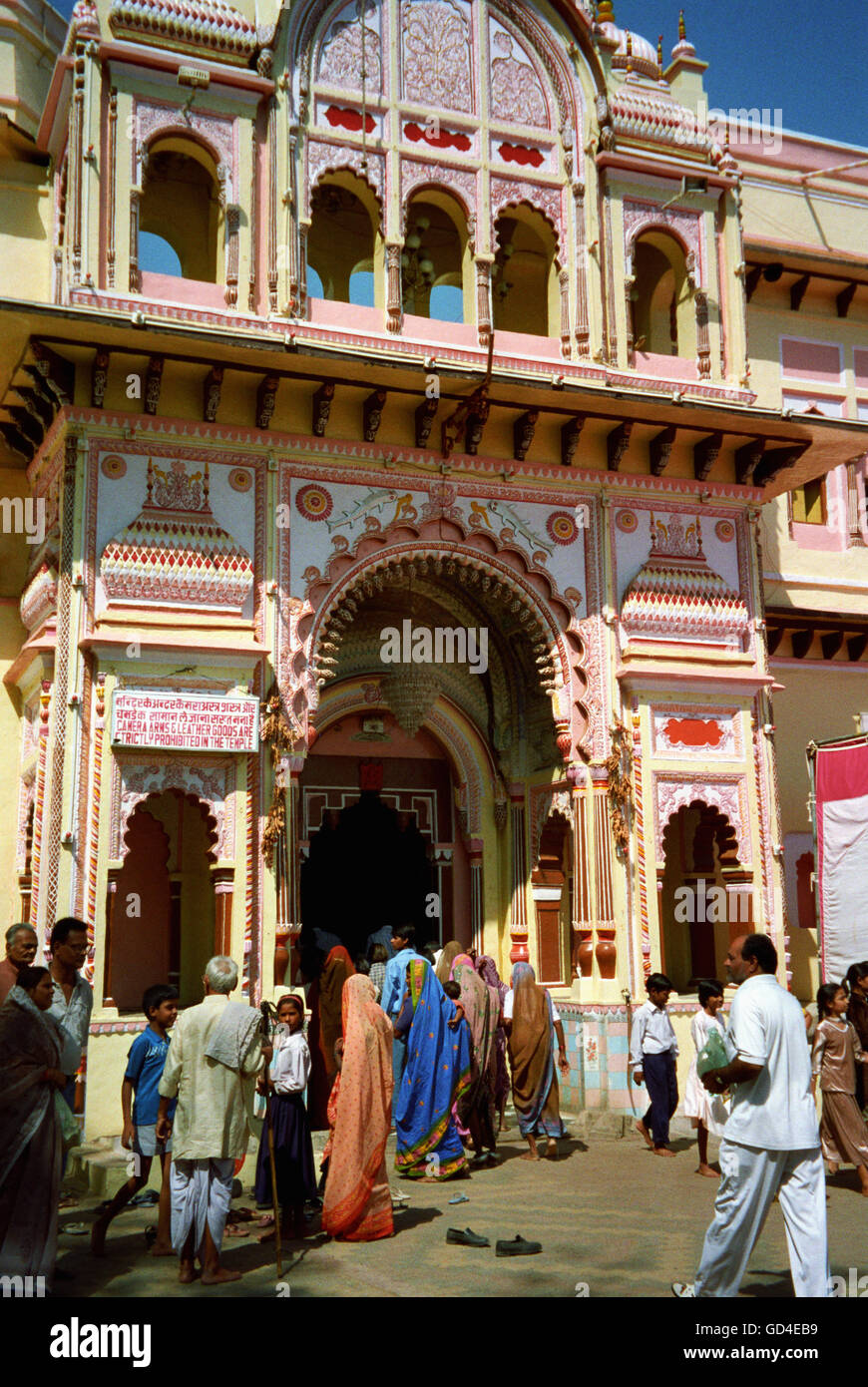 Orchha temples hi-res stock photography and images - Alamy