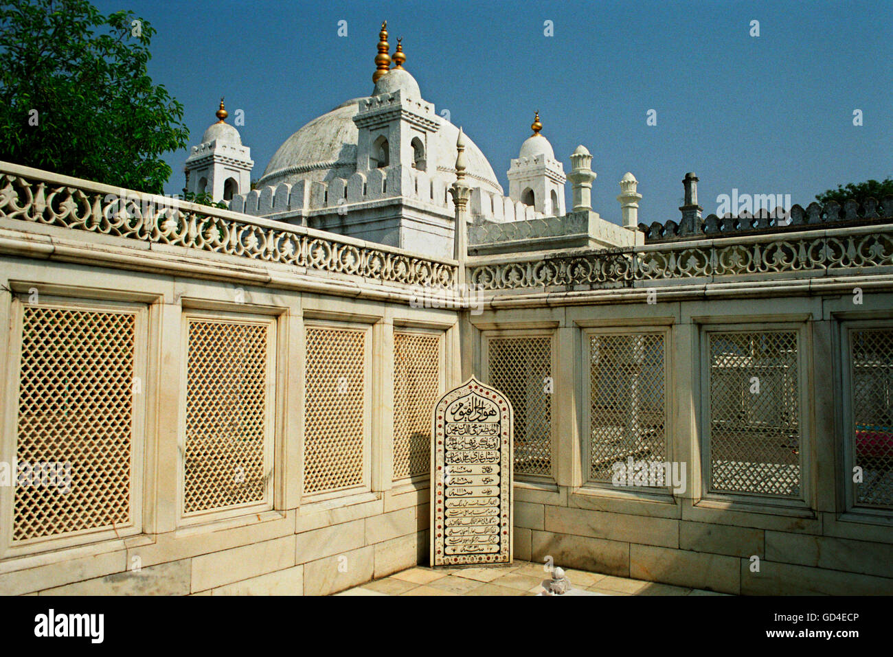 Aurangzeb The Mughal Emperor Tomb