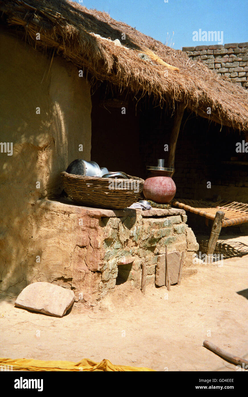 Crockery traditional hi-res stock photography and images - Alamy