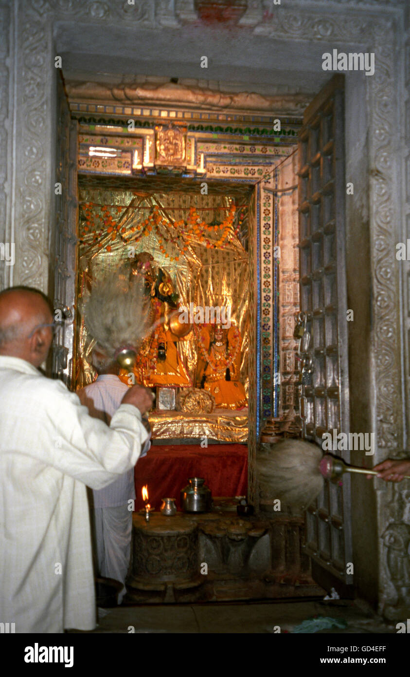 Praying in hindu temple in hi-res stock photography and images - Alamy