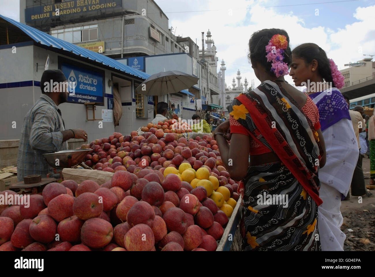 Roadside Fruits Selling India High Resolution Stock Photography and Images - Alamy