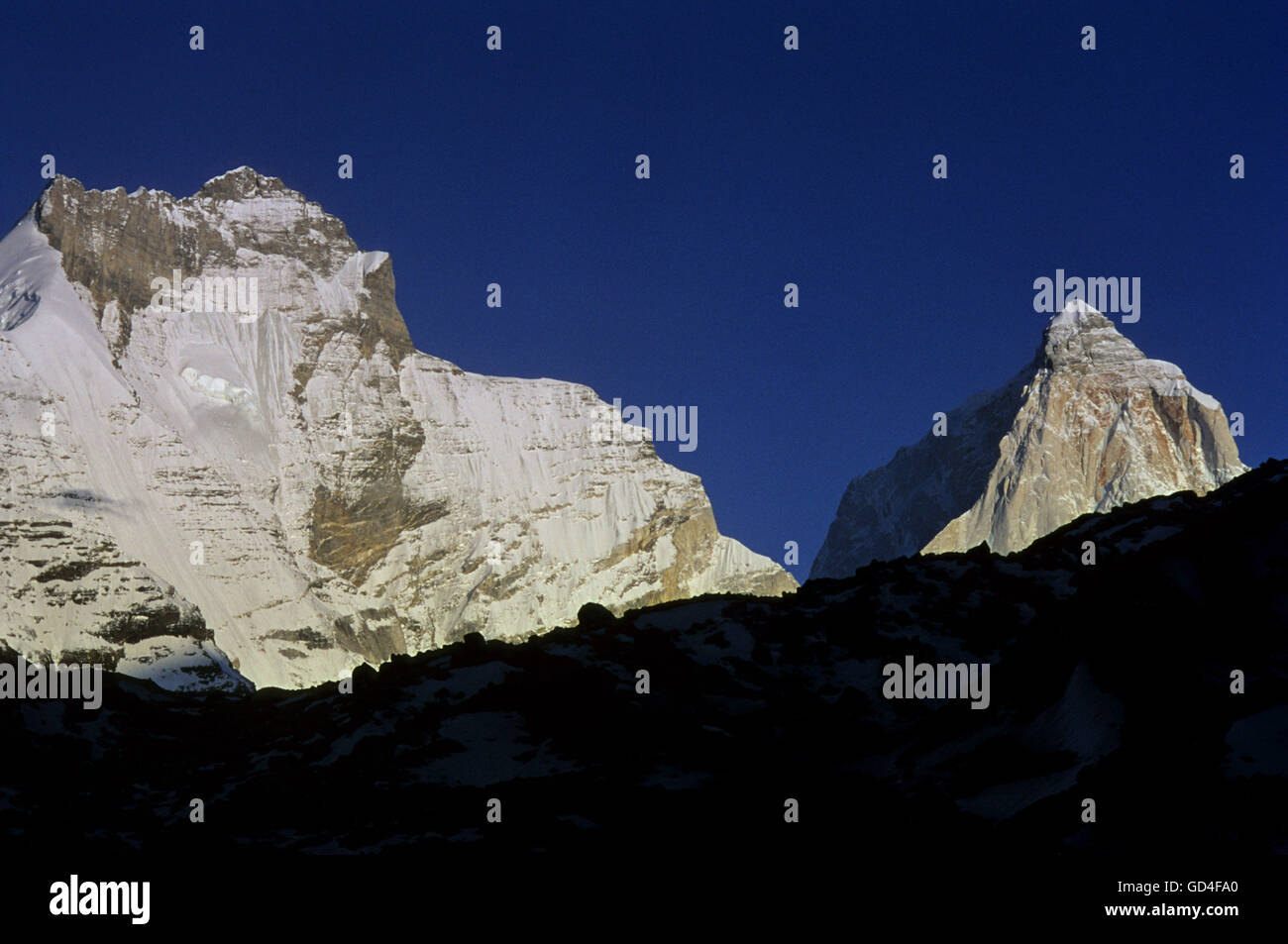 Garhwal ranges hi-res stock photography and images - Alamy