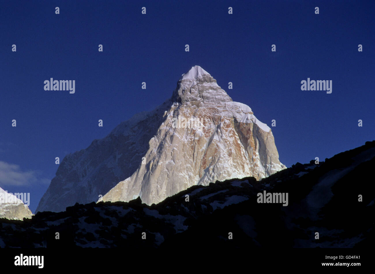 Garhwal ranges hi-res stock photography and images - Alamy