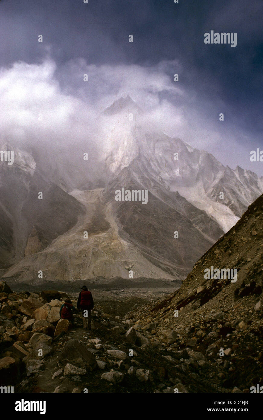 Trekking in Tibet Stock Photo - Alamy