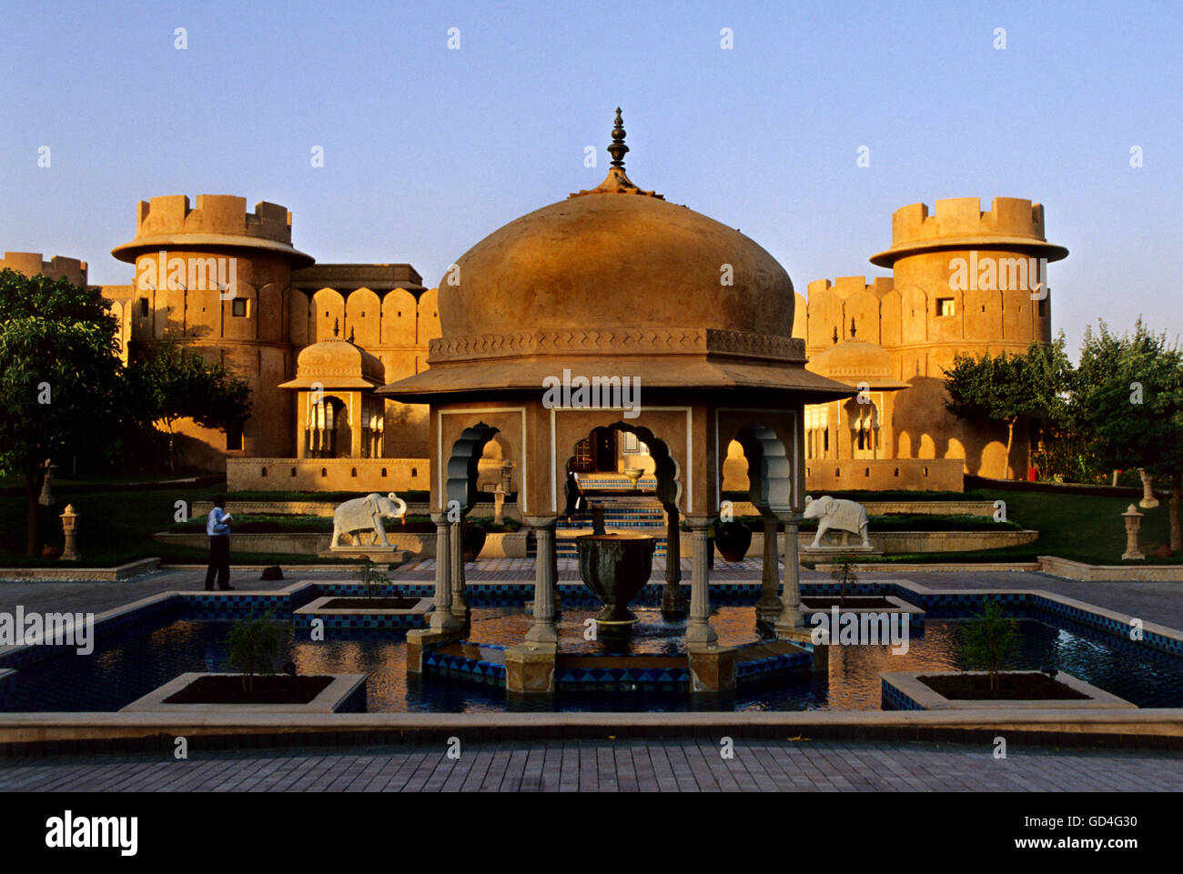 Raj villas hi-res stock photography and images - Alamy