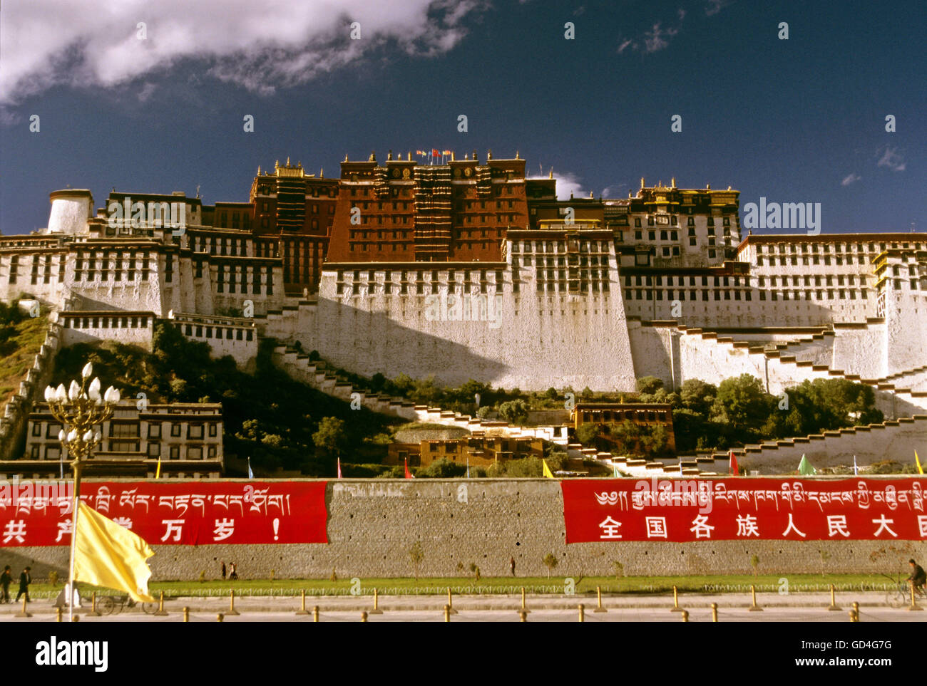 Stairs potala lhasa tibet hi-res stock photography and images - Alamy