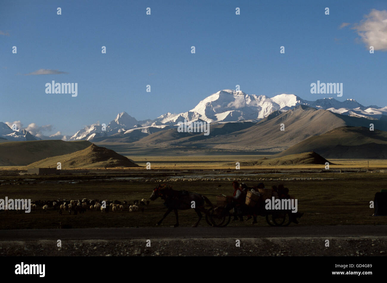 Snow clad mountain peaks Stock Photo - Alamy
