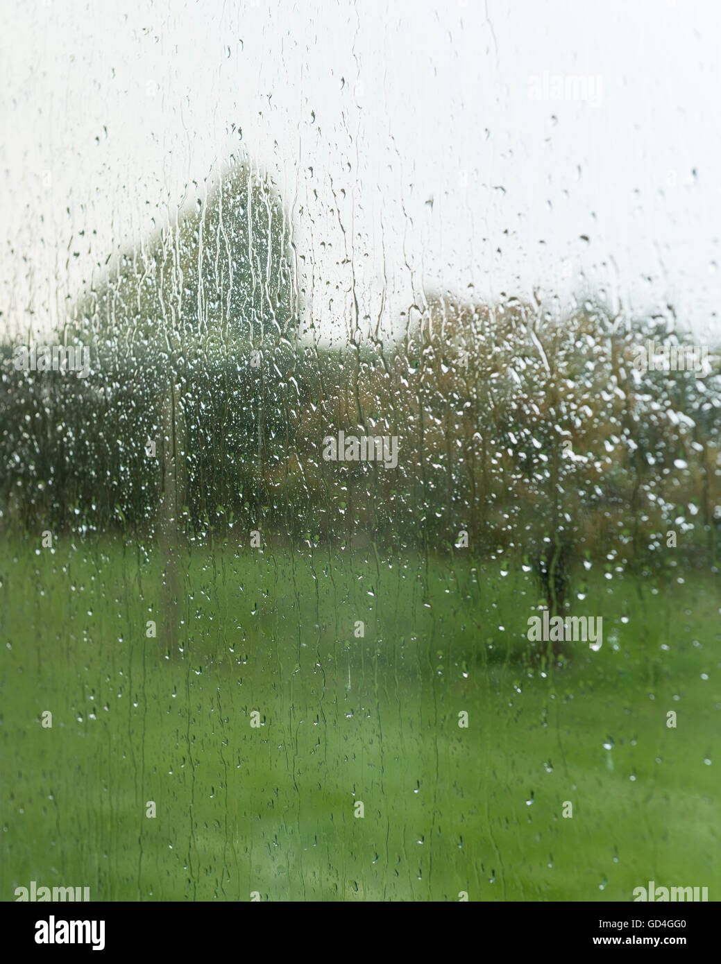 Raindrops on window hi-res stock photography and images - Alamy