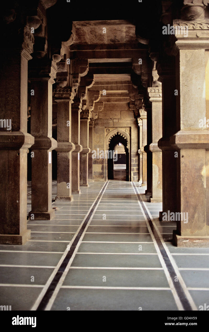 Atala masjid jaunpur hi-res stock photography and images - Alamy