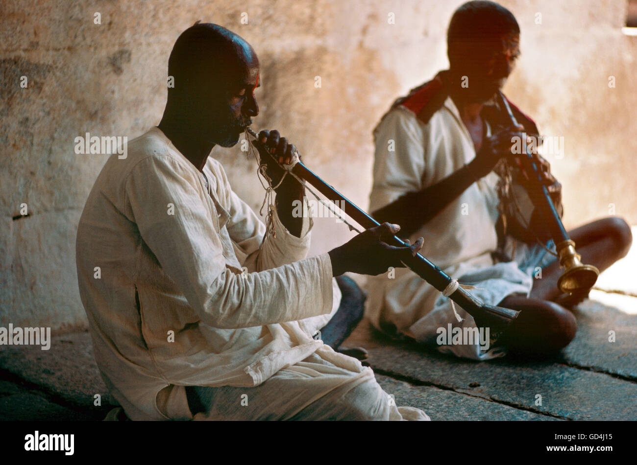 Indian classical musicians hi-res stock photography and images - Alamy