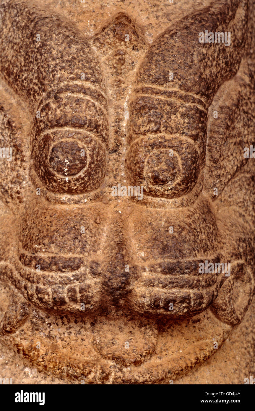 Lion pillar hi-res stock photography and images - Alamy