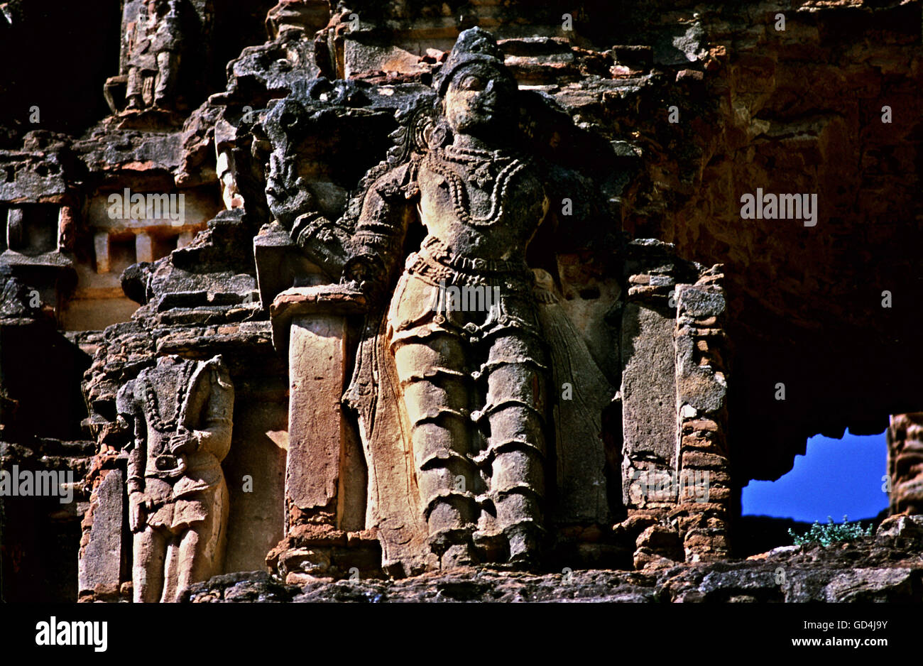 Stucco figures hi-res stock photography and images - Alamy