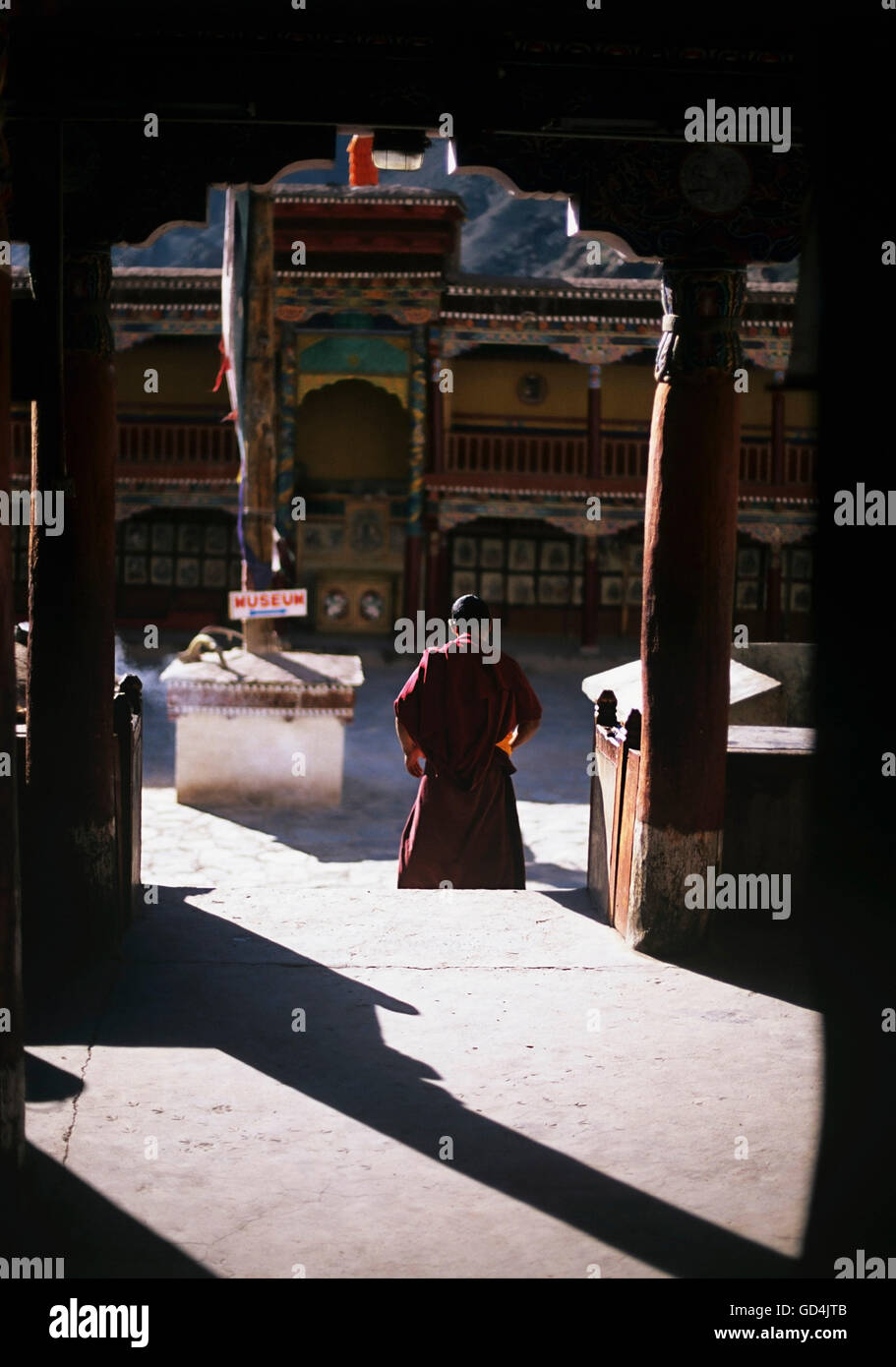 Monk outside prayer hall hi-res stock photography and images - Alamy