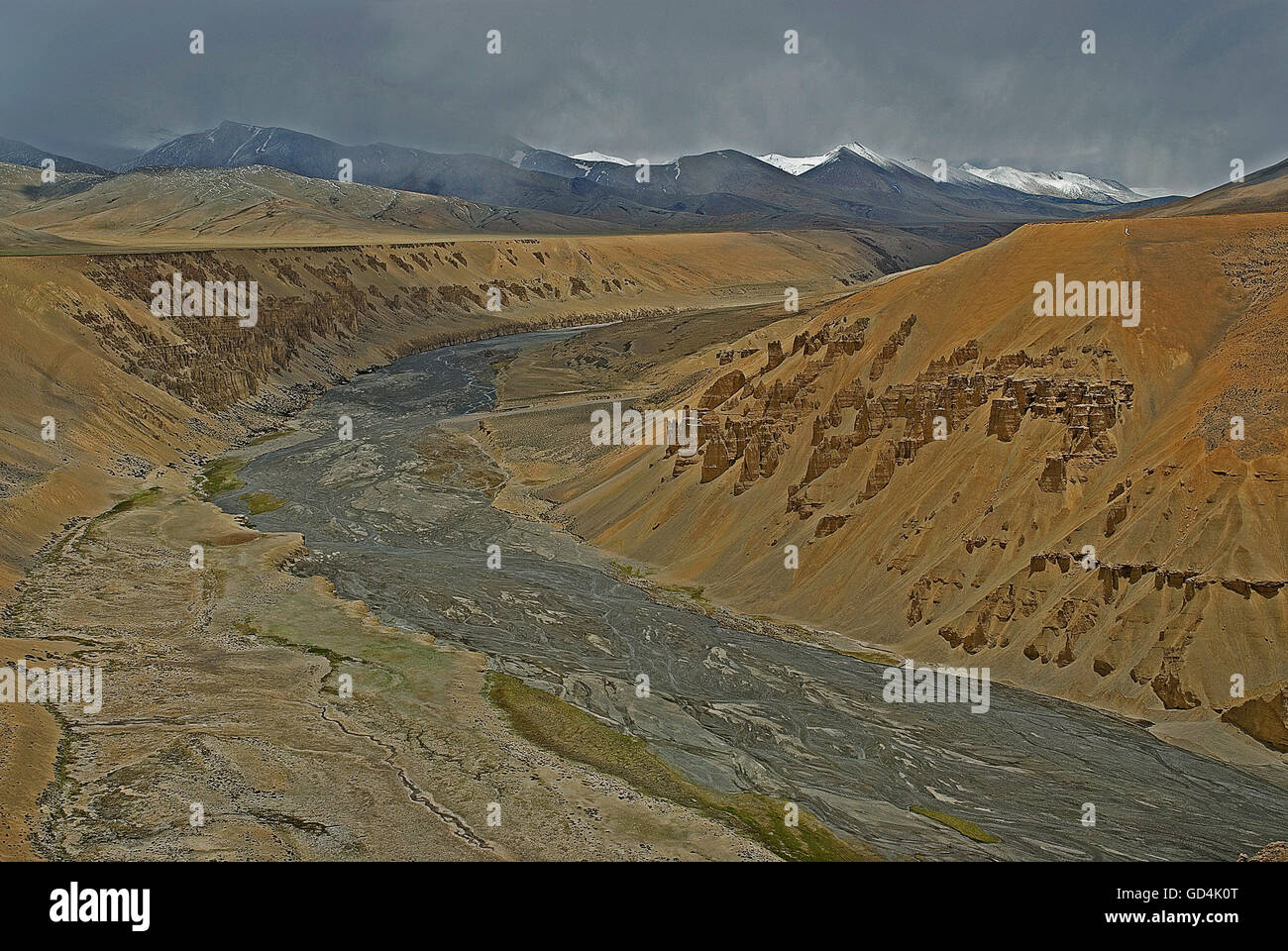 A river flowing Stock Photo - Alamy
