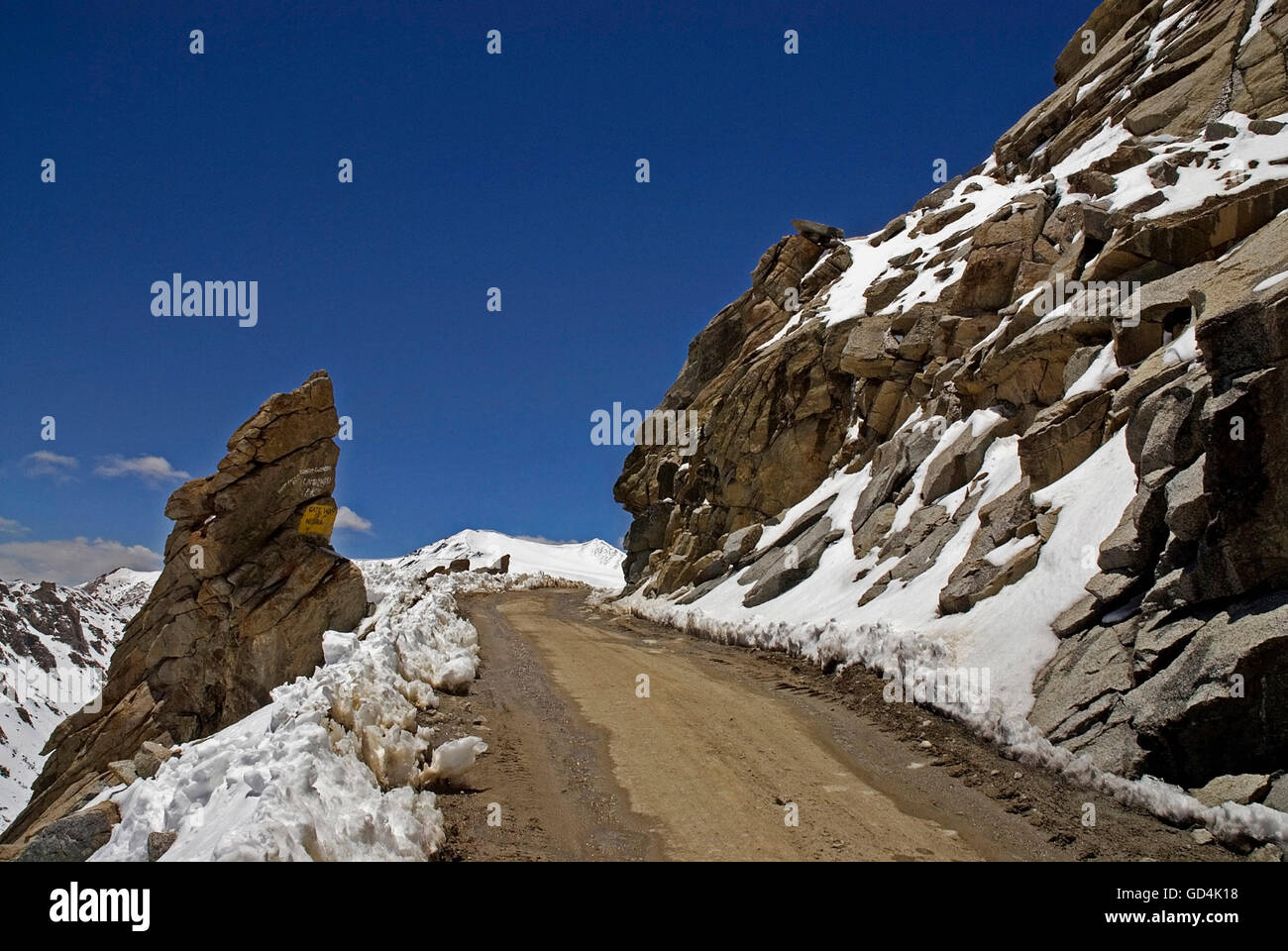 Khardung La mountain Pass Stock Photo - Alamy