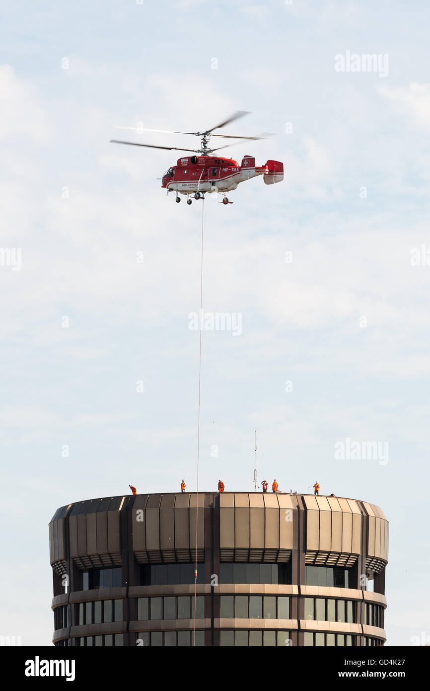 Lifting helicopter hi-res stock photography and images - Alamy