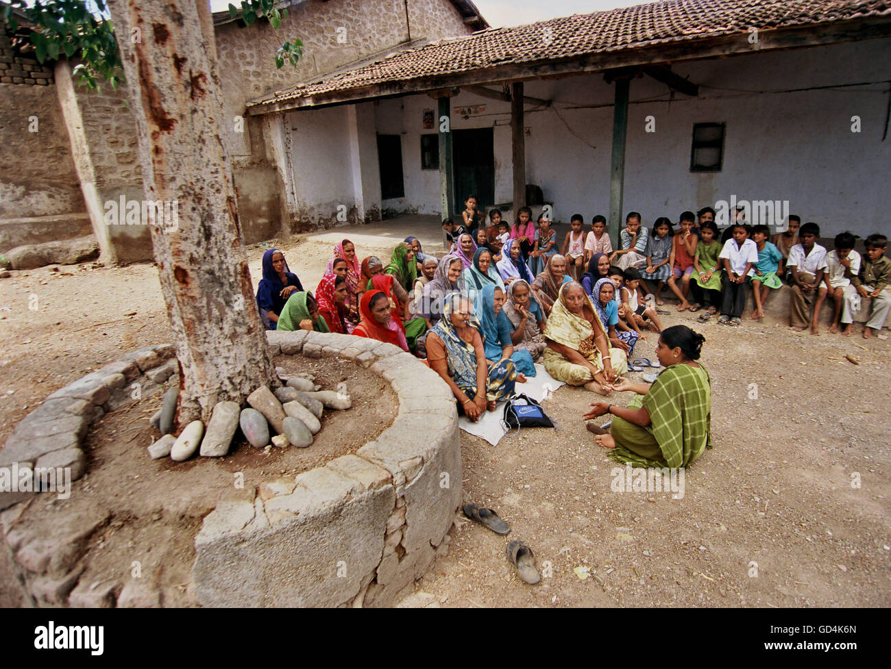 Village meeting india tree hi-res stock photography and images - Alamy